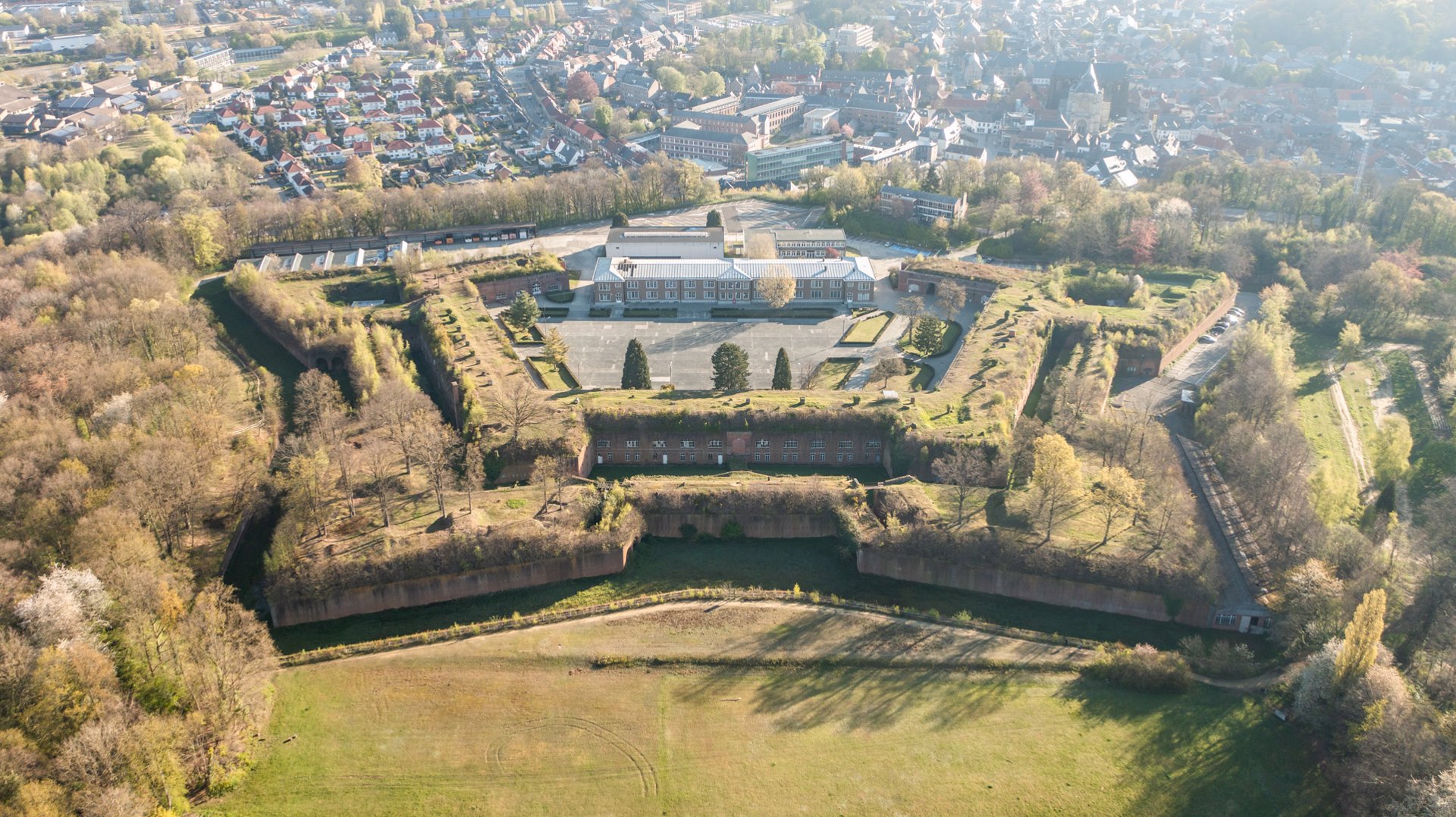 Campus De Helix, Maasmechelen – De Gouden Liniaal Architecten